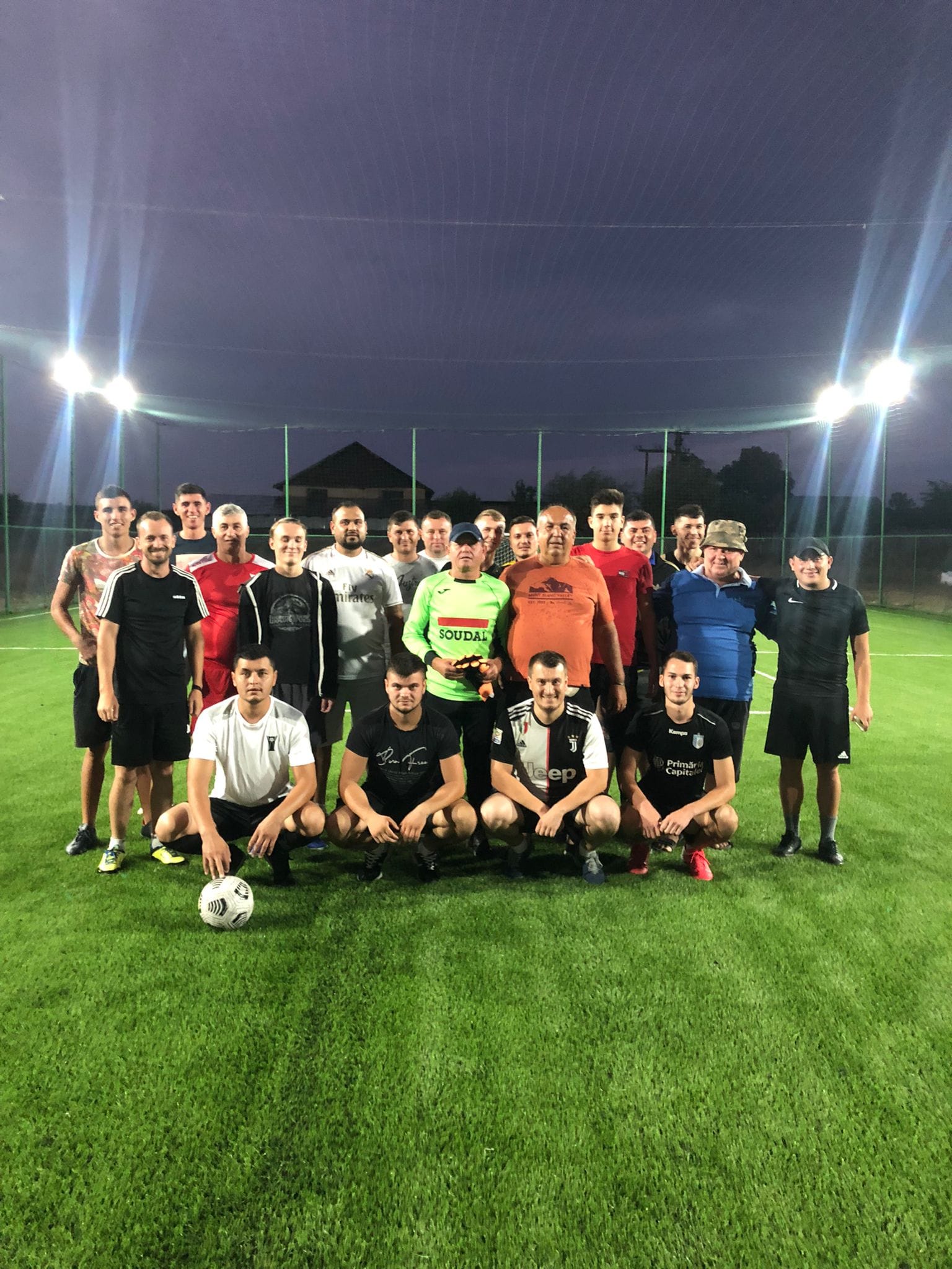 S-a auzit primul fluier pe noul teren de fotbal din Bârza – Gazeta Publica